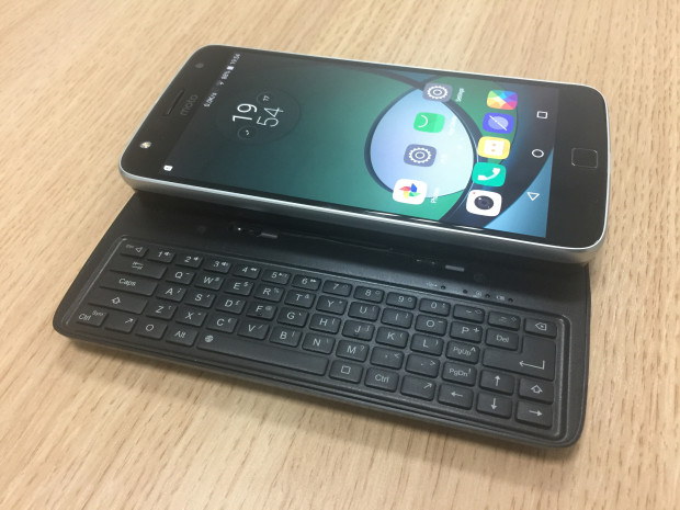 The QWERTY Keyboard Moto Mod has reached its funding goal